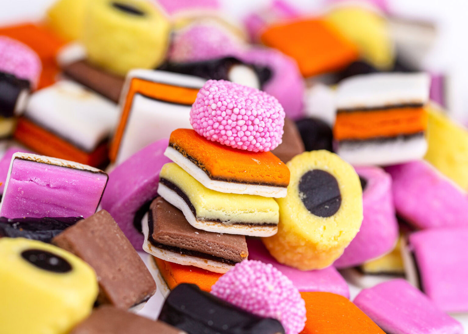 31 Souvenirs From England: What to Buy in England | Pommie Travels